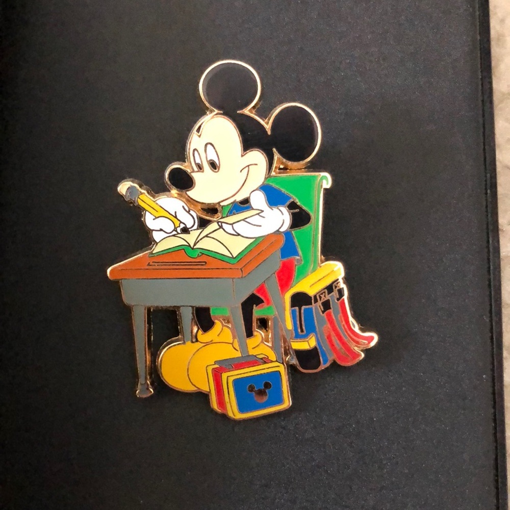Rare Hidden Mickey Trading Pin - Gem
